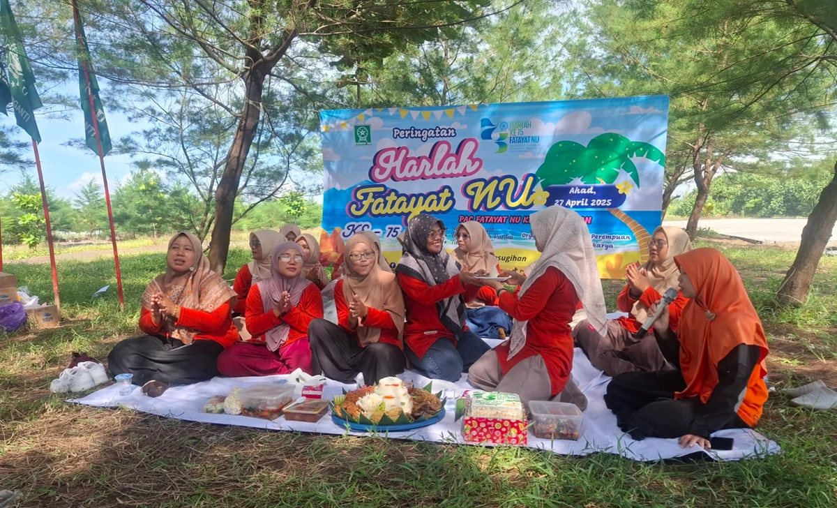 Meriah, Harlah Fatayat NU Dirayakan di Pantai Menganti